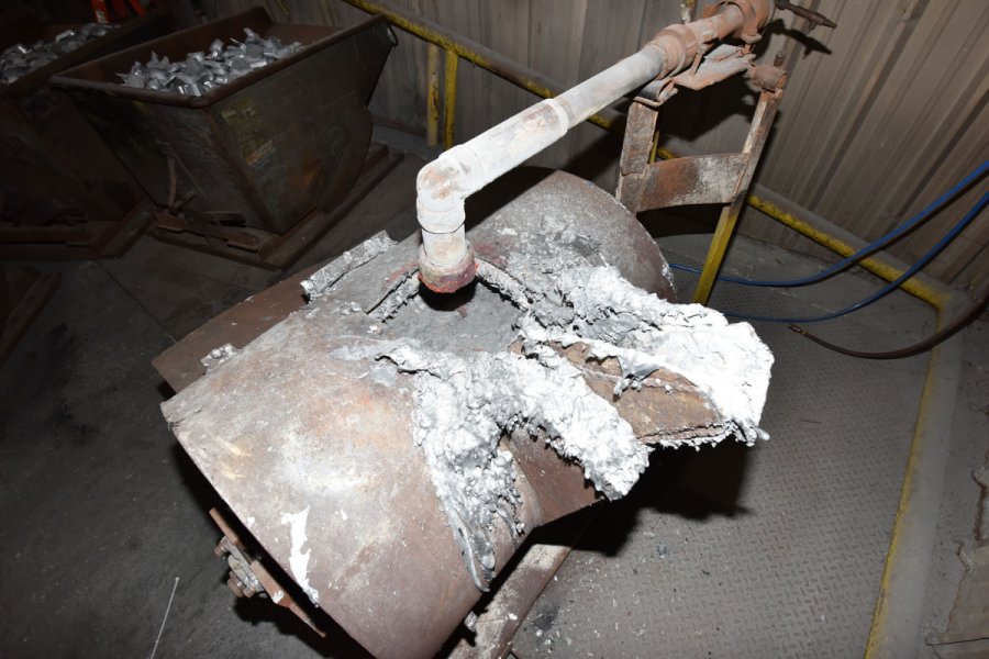 Used Arrow-Acme PL855 600 pound capacity Transfer Ladle - Forklift Type ...